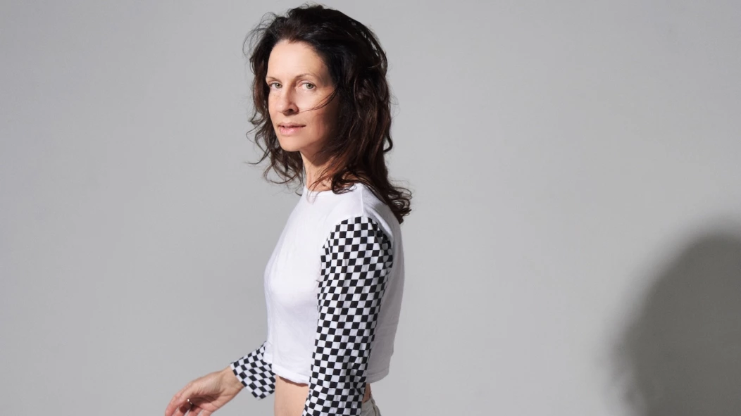 Tracy Bonham preps new LP 'Damn The Sky (For Being Too Wide),' shares ...