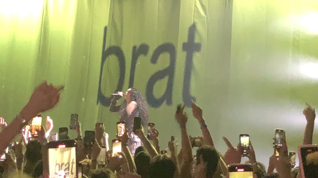 Charli XCX played her first 'Brat' US show at Brooklyn Paramount ...