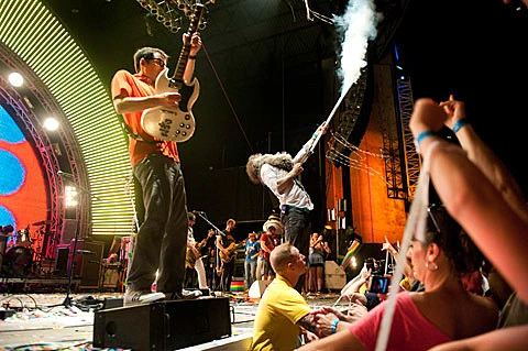 Weezer & the Flaming Lips shared the stage again @ Jones Beach (pics ...