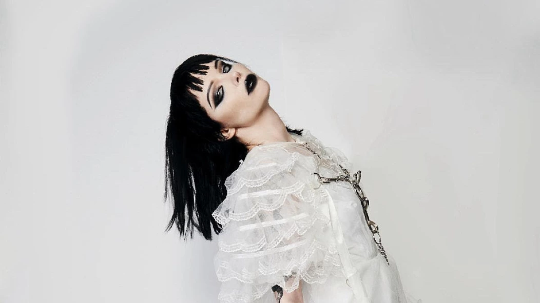 Alice Glass announces debut solo album 'PREY//IV', shares "Baby Teeth"