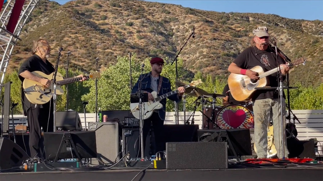 Watch Neil Young & Stephen Stills play a Buffalo Springfield rarity for the first time in 50+ years