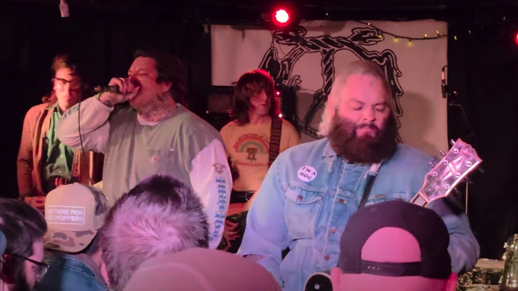 Watch 'The Bear' star Matty Matheson & Wade MacNeil's (Alexisonfire ...