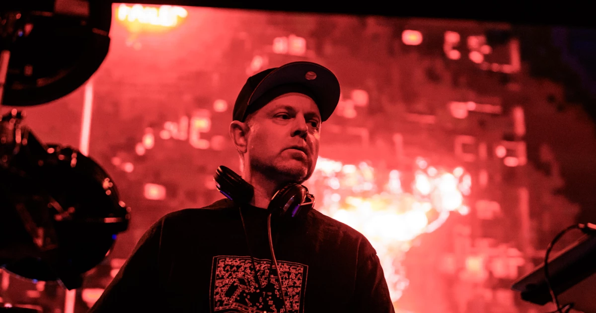 DJ Shadow played Webster Hall with Holly (pics)