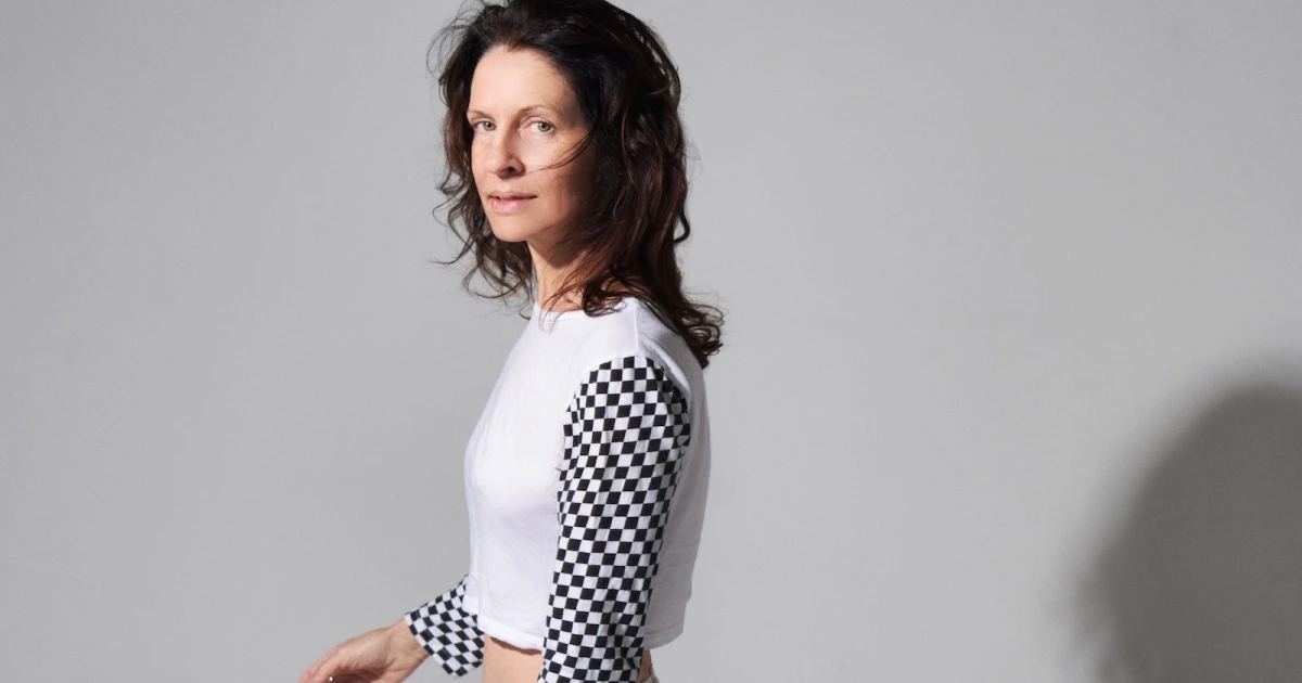 Tracy Bonham preps new LP 'Damn The Sky (For Being Too Wide),' shares ...