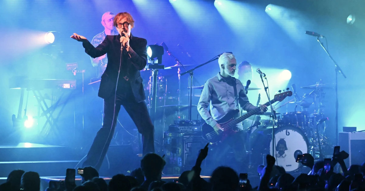 Watch Pulp debut new song "Farmers Market" at Hollywood Palladium ...