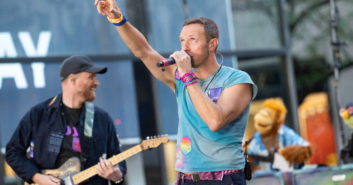 Coldplay announce 2025 tour, played 3 intimate NYC shows (pics, video ...