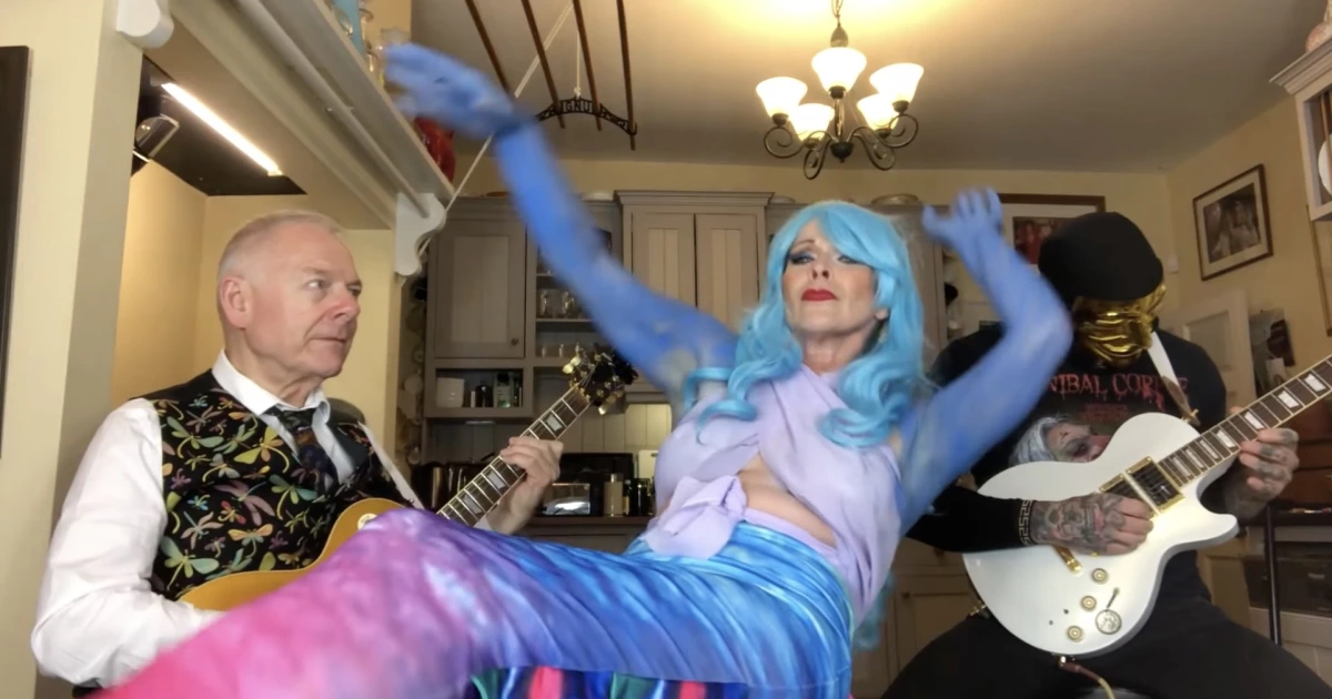 Watch Toyah & Robert Fripp revisit Heart's "Barracuda"