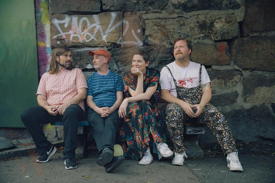 Allo Darlin' share first new single in 9 years, "Tricky Questions"
