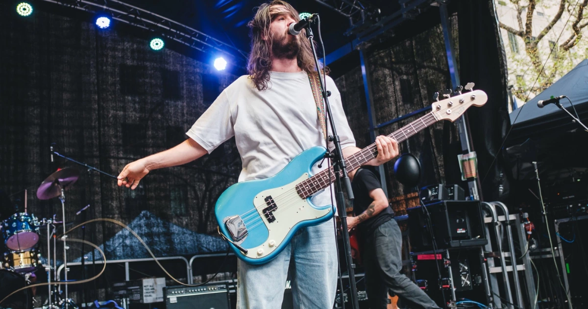 Glitterer announce new album 'erer,' share "Stainless Steel"