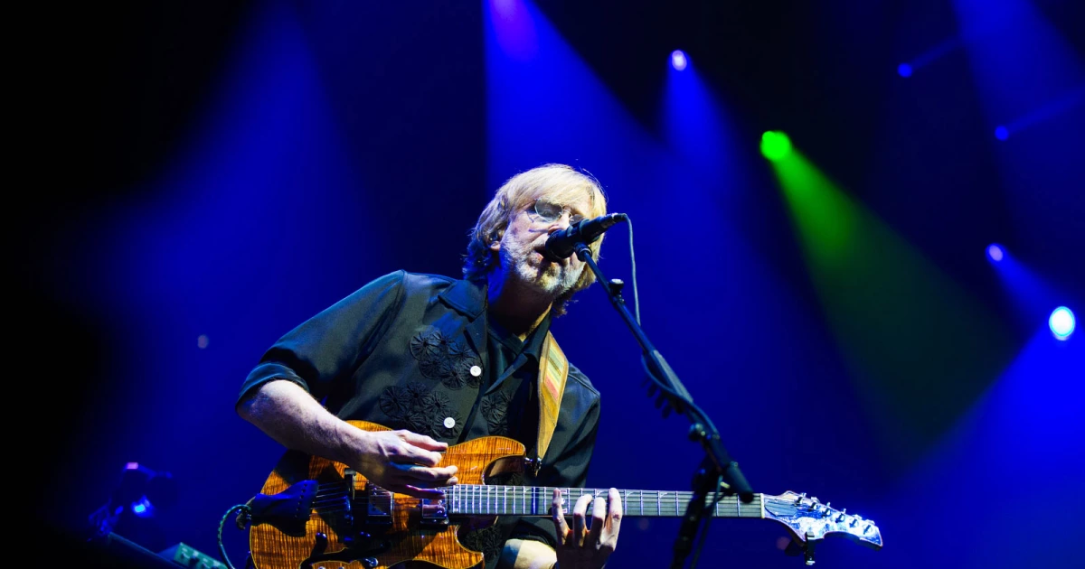 Phish's Trey Anastasio announces spring acoustic tour