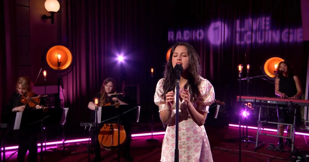 Watch Olivia Rodrigo cover CMAT's "When a Good Man Cries"