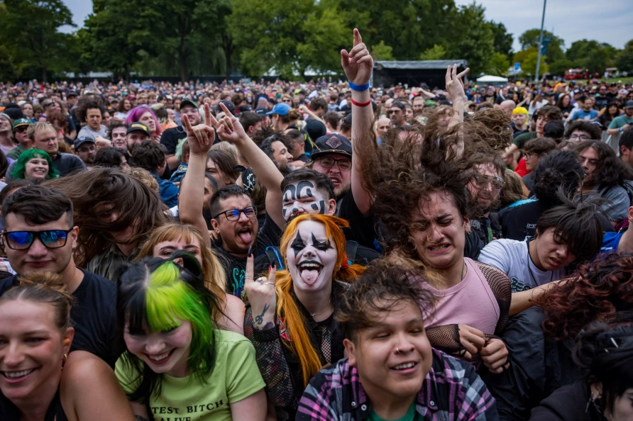 Riot Fest 2023 day 2 pics (Postal Service, Death Cab, QOTSA, PUP, Death ...