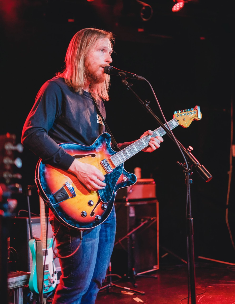 Kevin Devine played 'Bubblegum' & 'Bulldozer' in full at Le Poisson ...