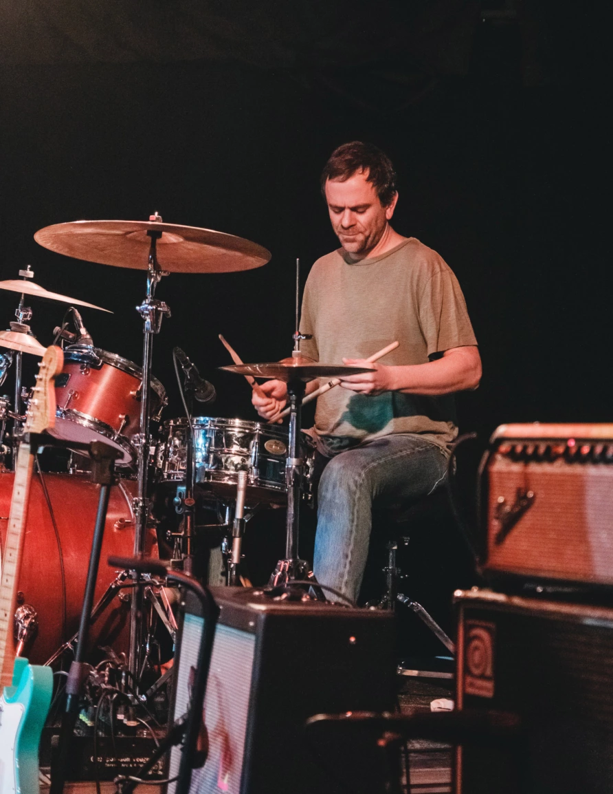 Kevin Devine played 'Bubblegum' & 'Bulldozer' in full at Le Poisson ...