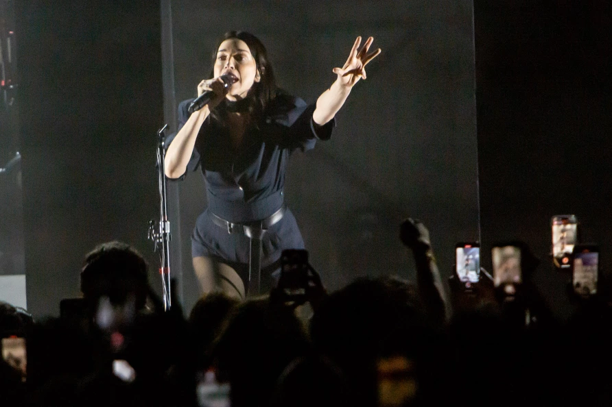 St. Vincent brought rock theatrics to Brooklyn Paramount (night 1 pics ...