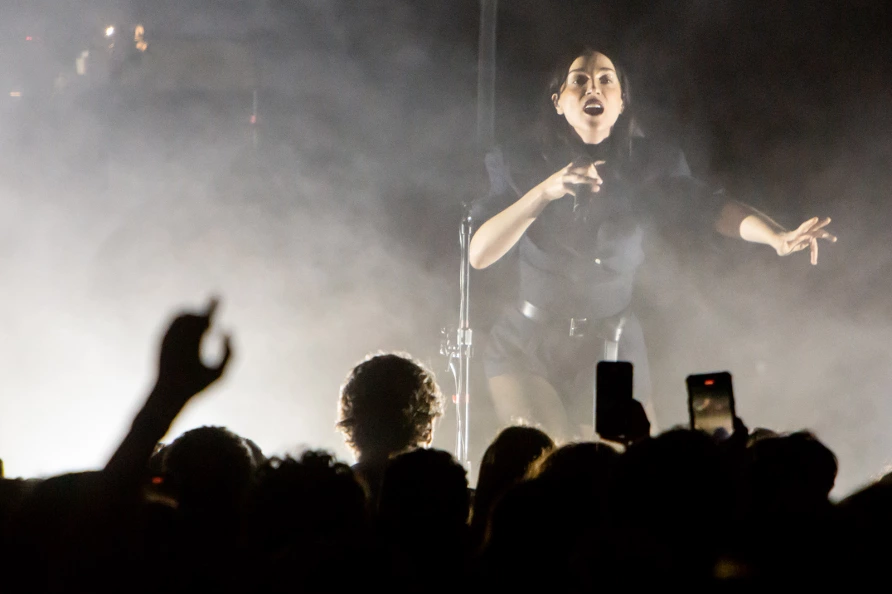 St. Vincent brought rock theatrics to Brooklyn Paramount (night 1 pics ...