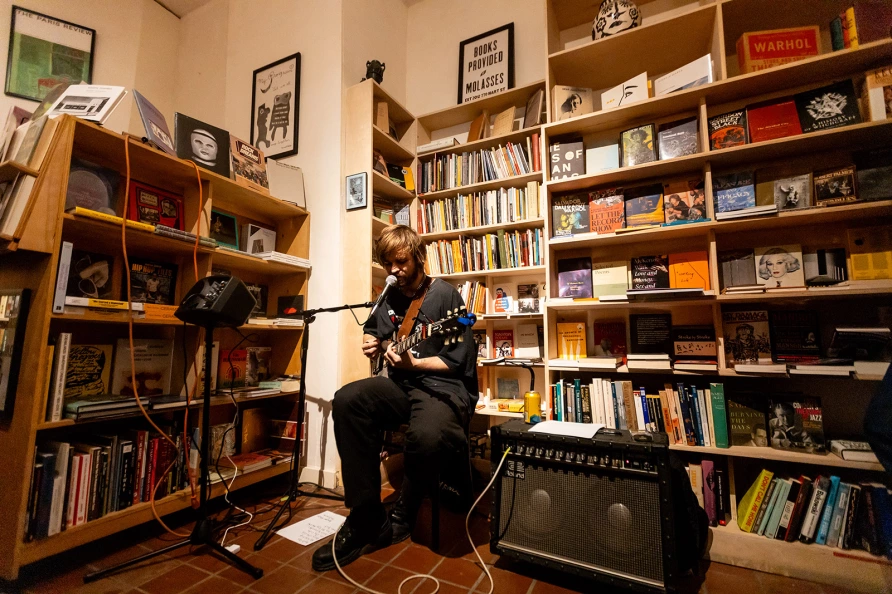 This is Lorelei announces 2025 tour, played a solo coffee shop show (pics)