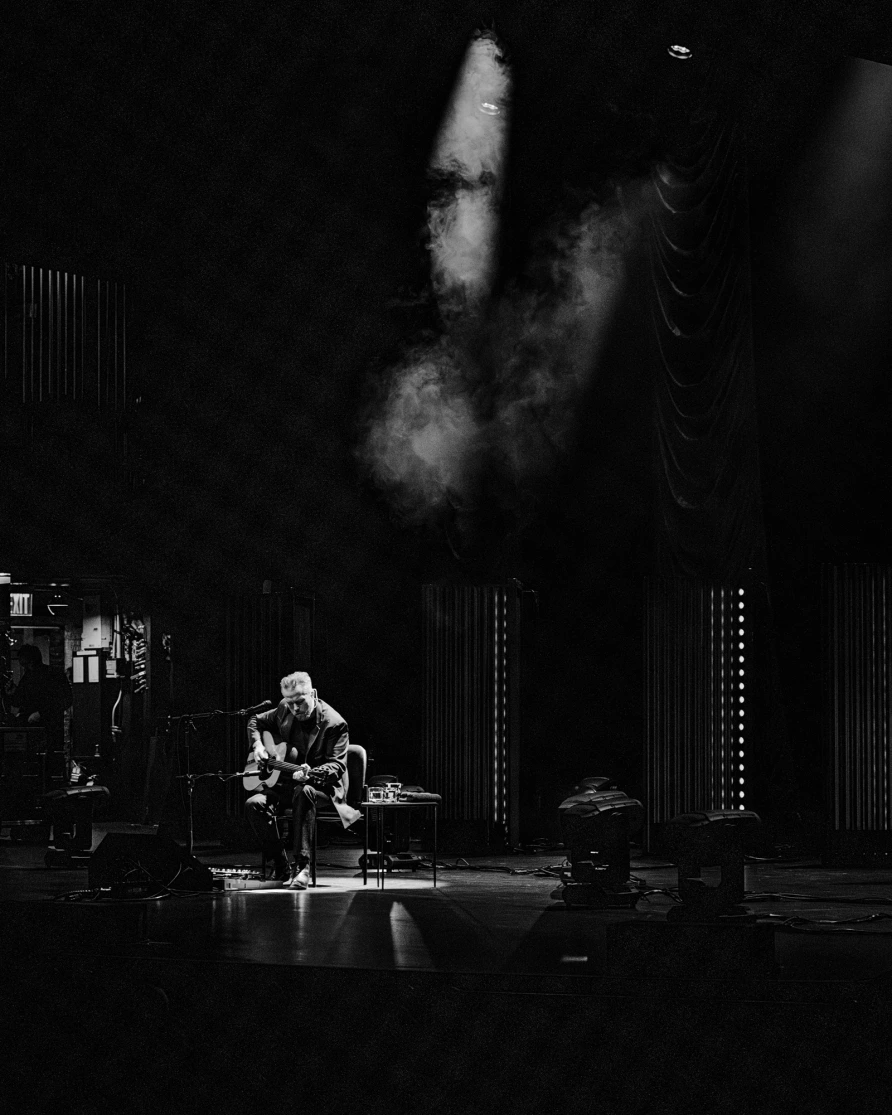 Jason Isbell played 2 solo shows at Beacon Theatre (pics, setlists)