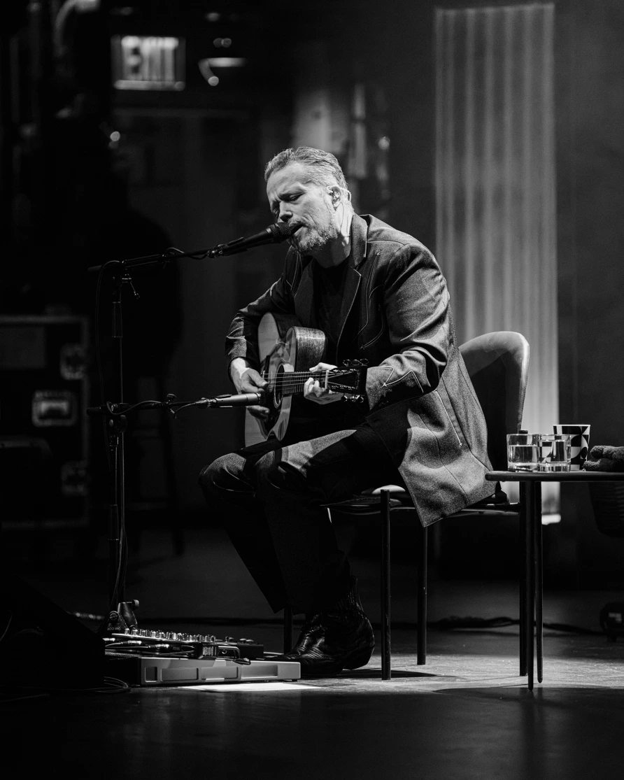 Jason Isbell played 2 solo shows at Beacon Theatre (pics, setlists)