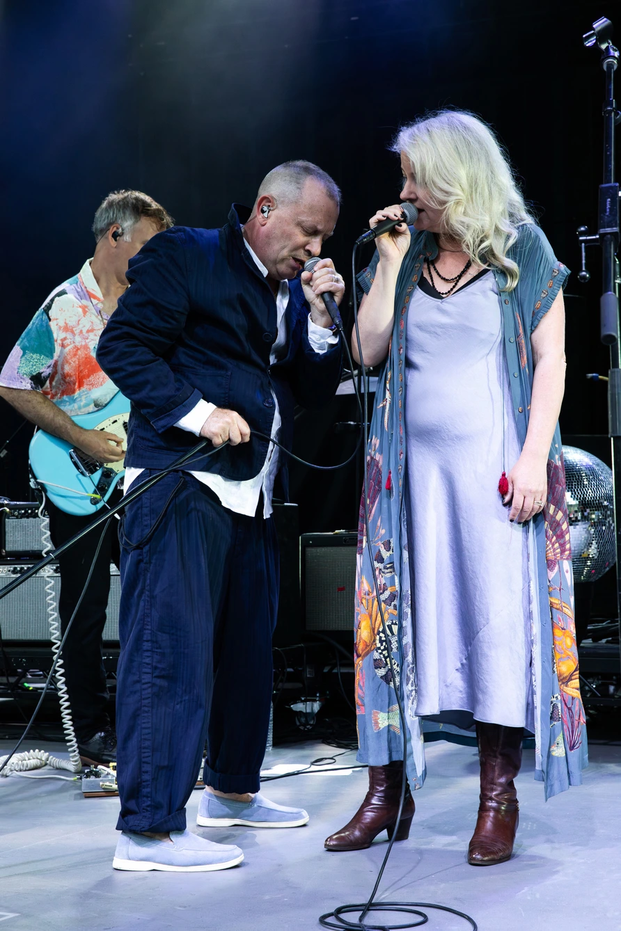 Broken Social Scene, Metric & Stars played Greek Theatre (pics, setlists)