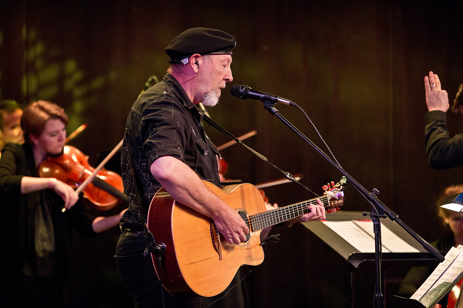Richard Thompson played Le Poisson Rouge with a string section (pics)