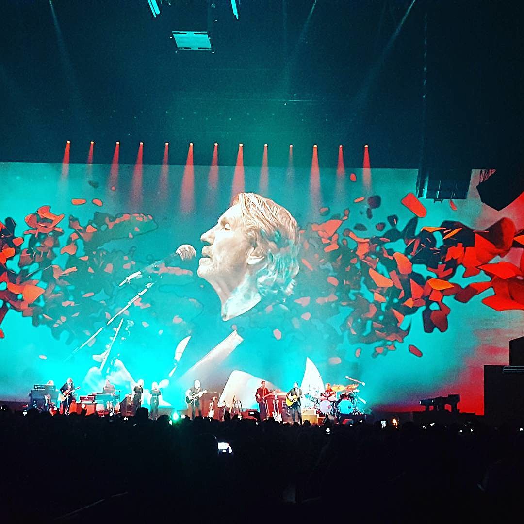 Roger Waters' "US+Them" tour underway (pics ++ setlists from Kansas ...