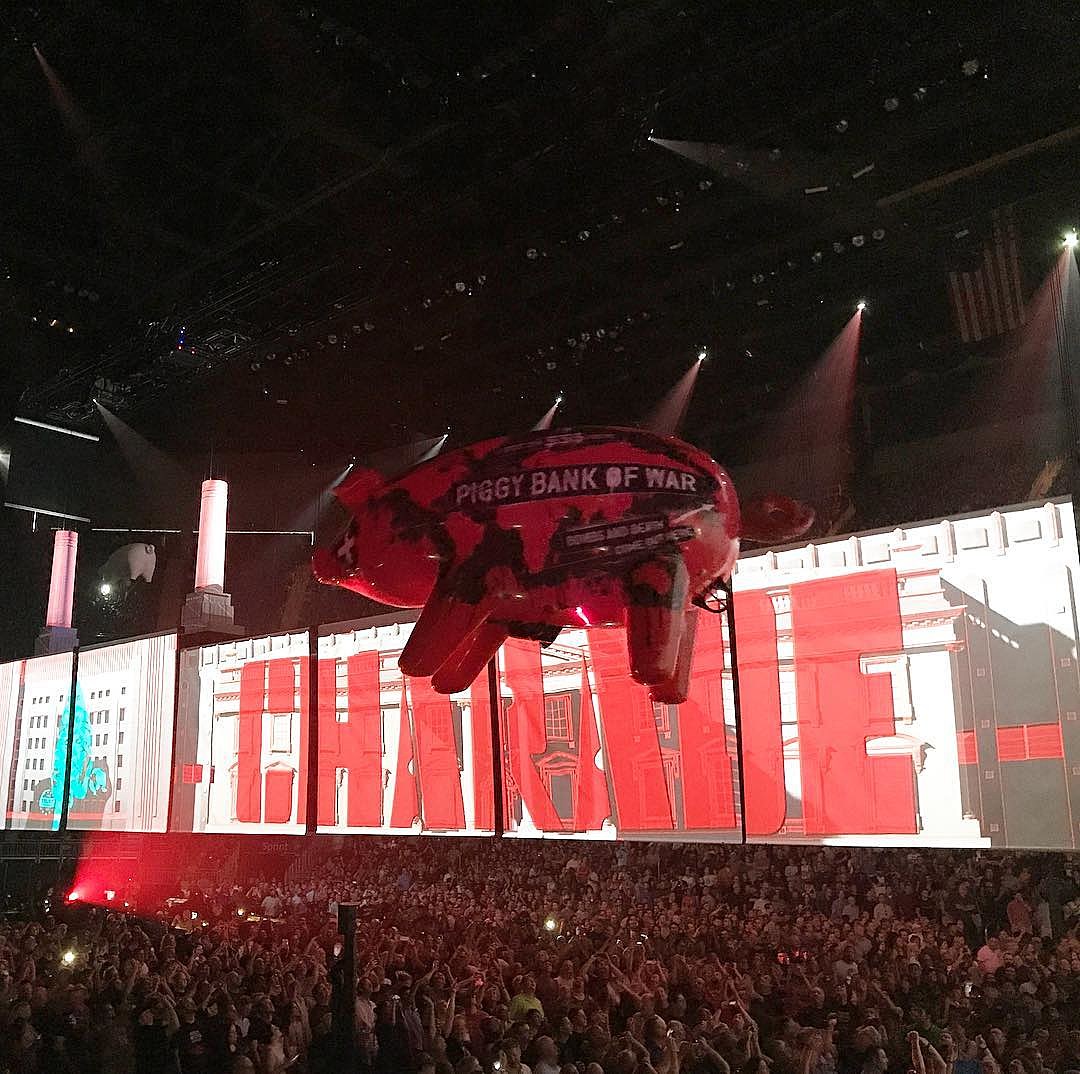 Roger Waters' "US+Them" tour underway (pics ++ setlists from Kansas ...