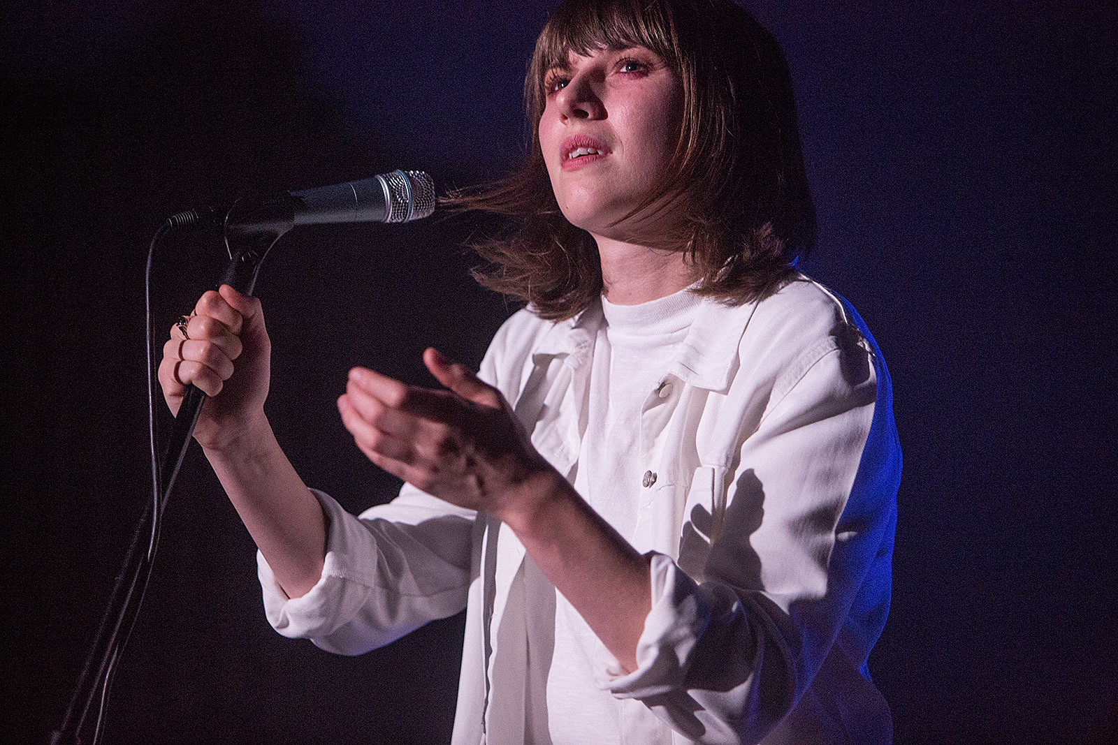 Aldous Harding shares "Blend" video