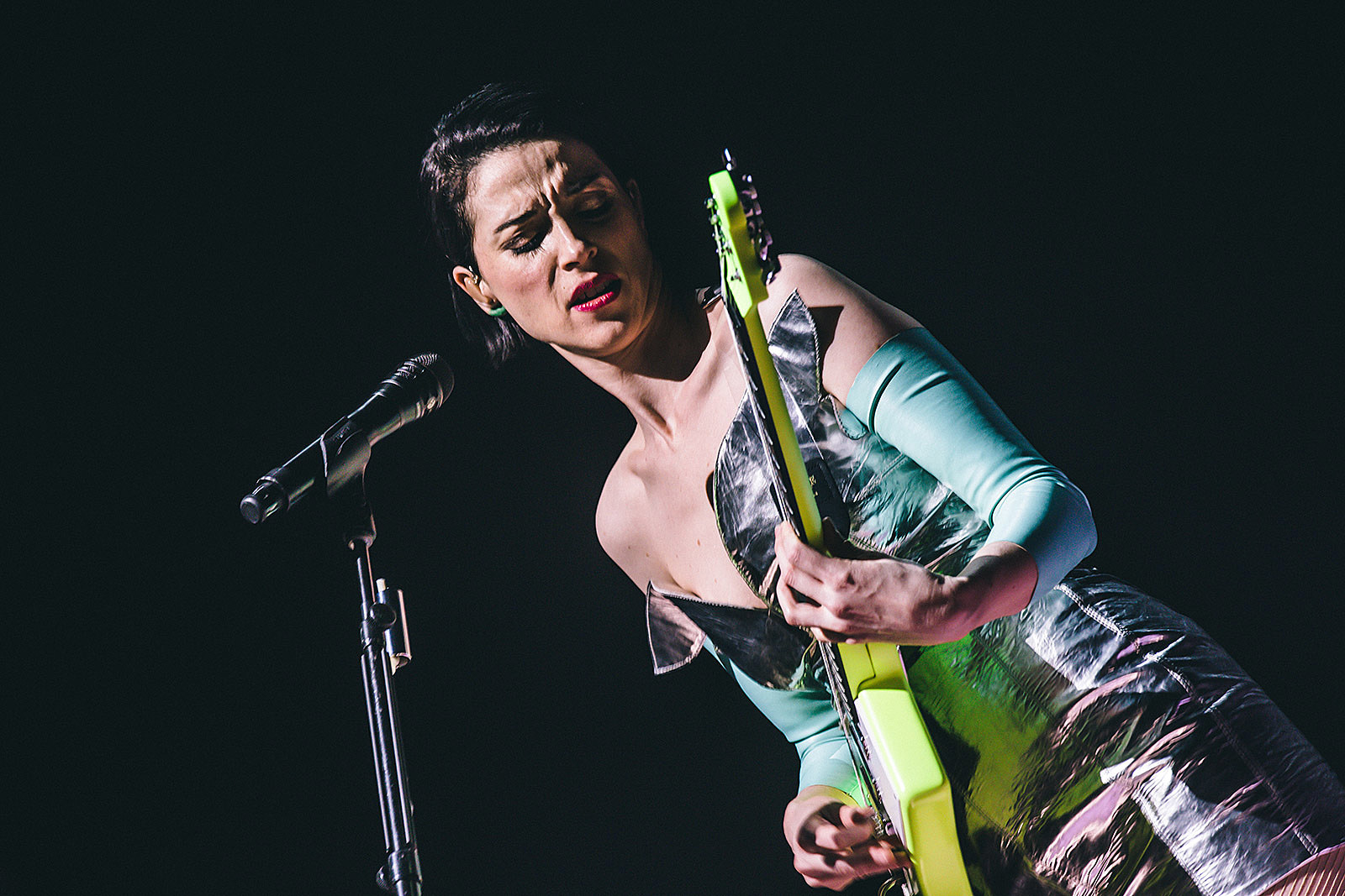 St. Vincent's theatrical 'MASSEDUCTION' live show hit Kings Theatre ...