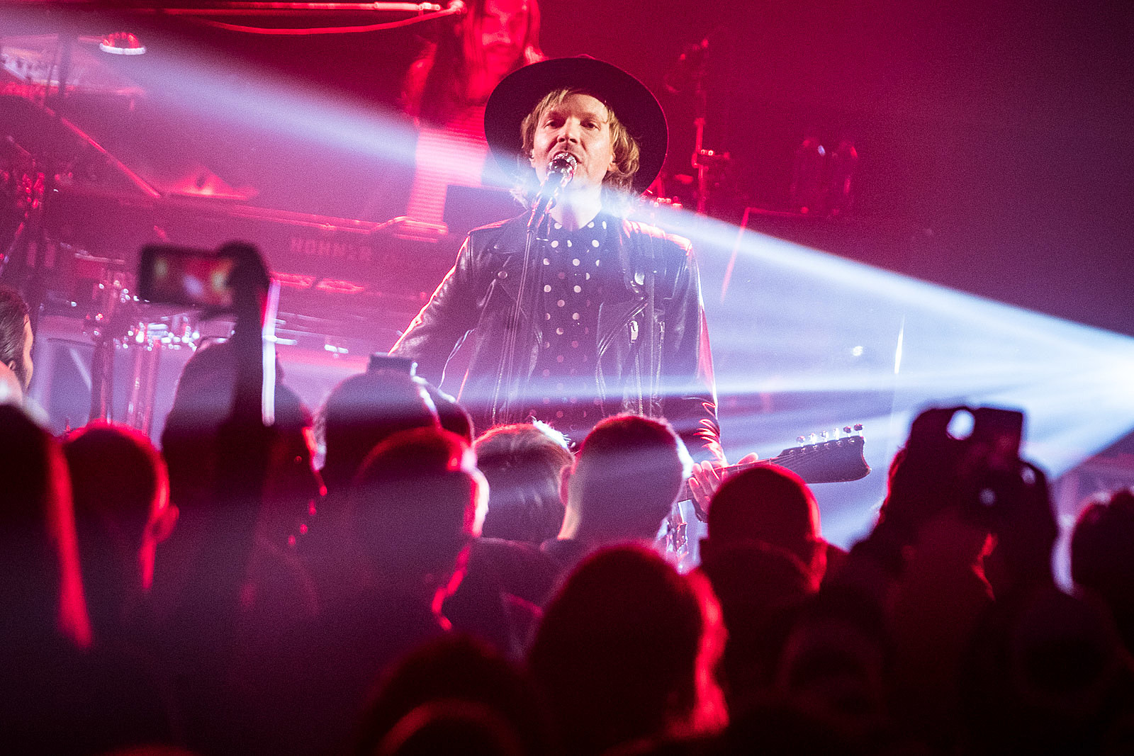 Beck shares new remix, expands tour, playing MSG (w/ BV Presale), Red ...