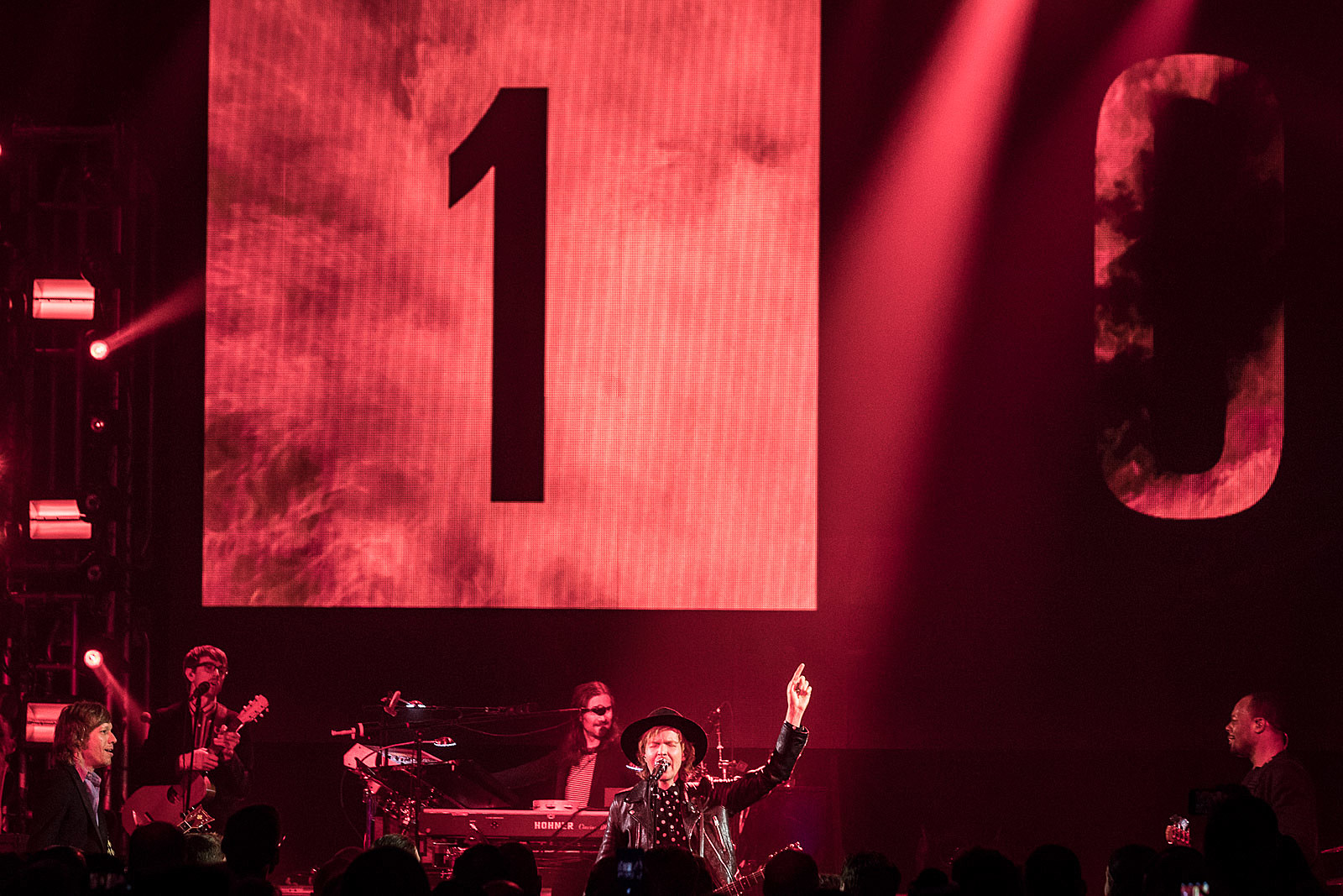 Beck shares new remix, expands tour, playing MSG (w/ BV Presale), Red ...