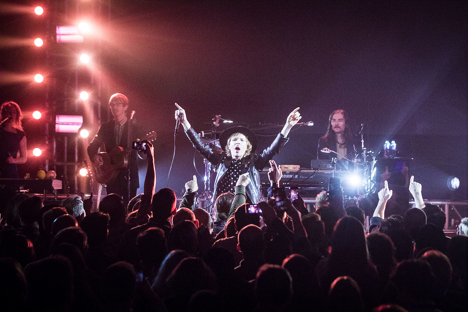 Beck shares new remix, expands tour, playing MSG (w/ BV Presale), Red ...