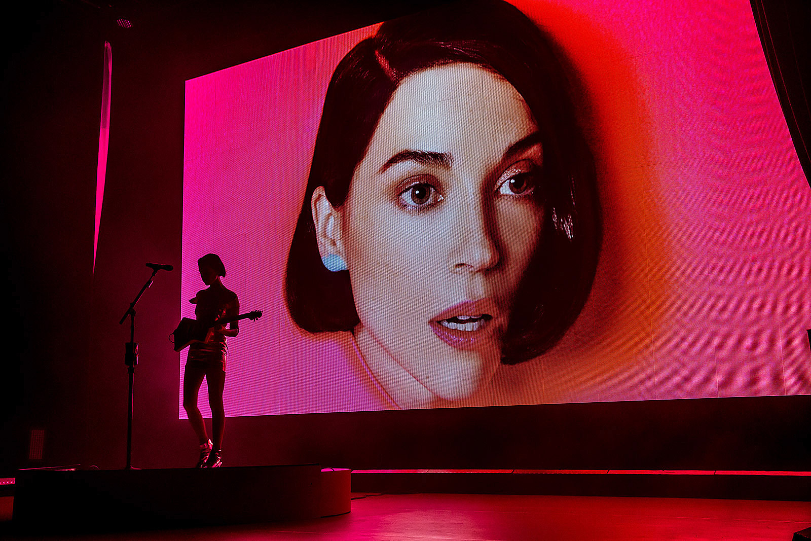 St. Vincent's theatrical 'MASSEDUCTION' live show hit Kings Theatre ...
