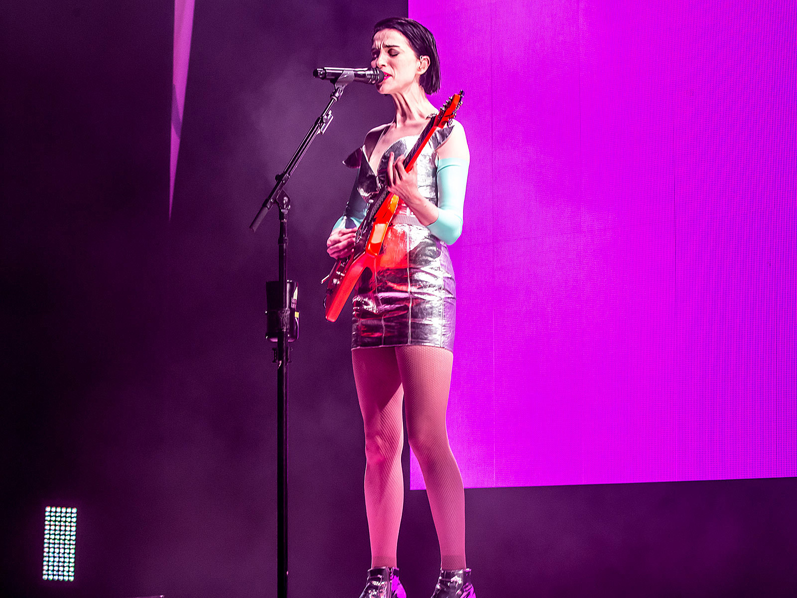 St. Vincent's theatrical 'MASSEDUCTION' live show hit Kings Theatre ...