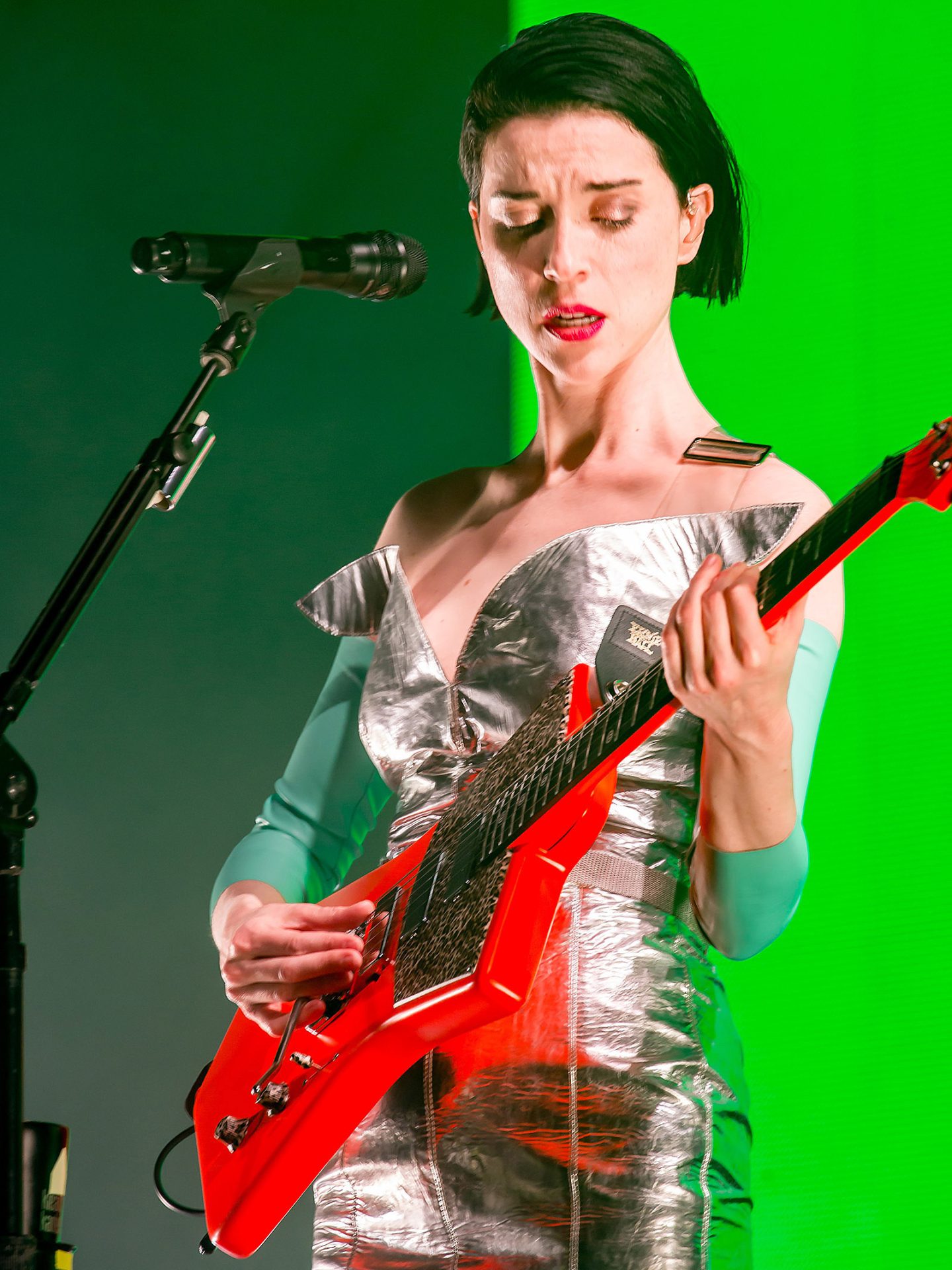 St. Vincent's theatrical 'MASSEDUCTION' live show hit Kings Theatre ...