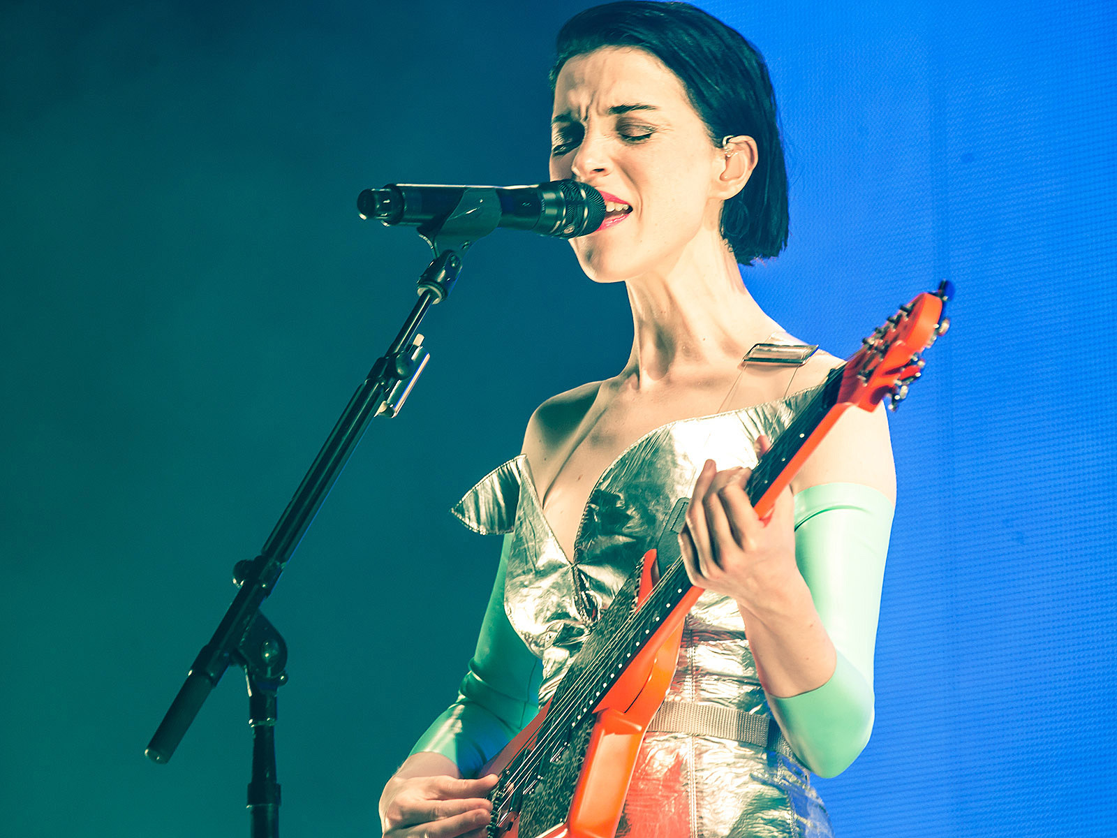 St. Vincent's theatrical 'MASSEDUCTION' live show hit Kings Theatre ...