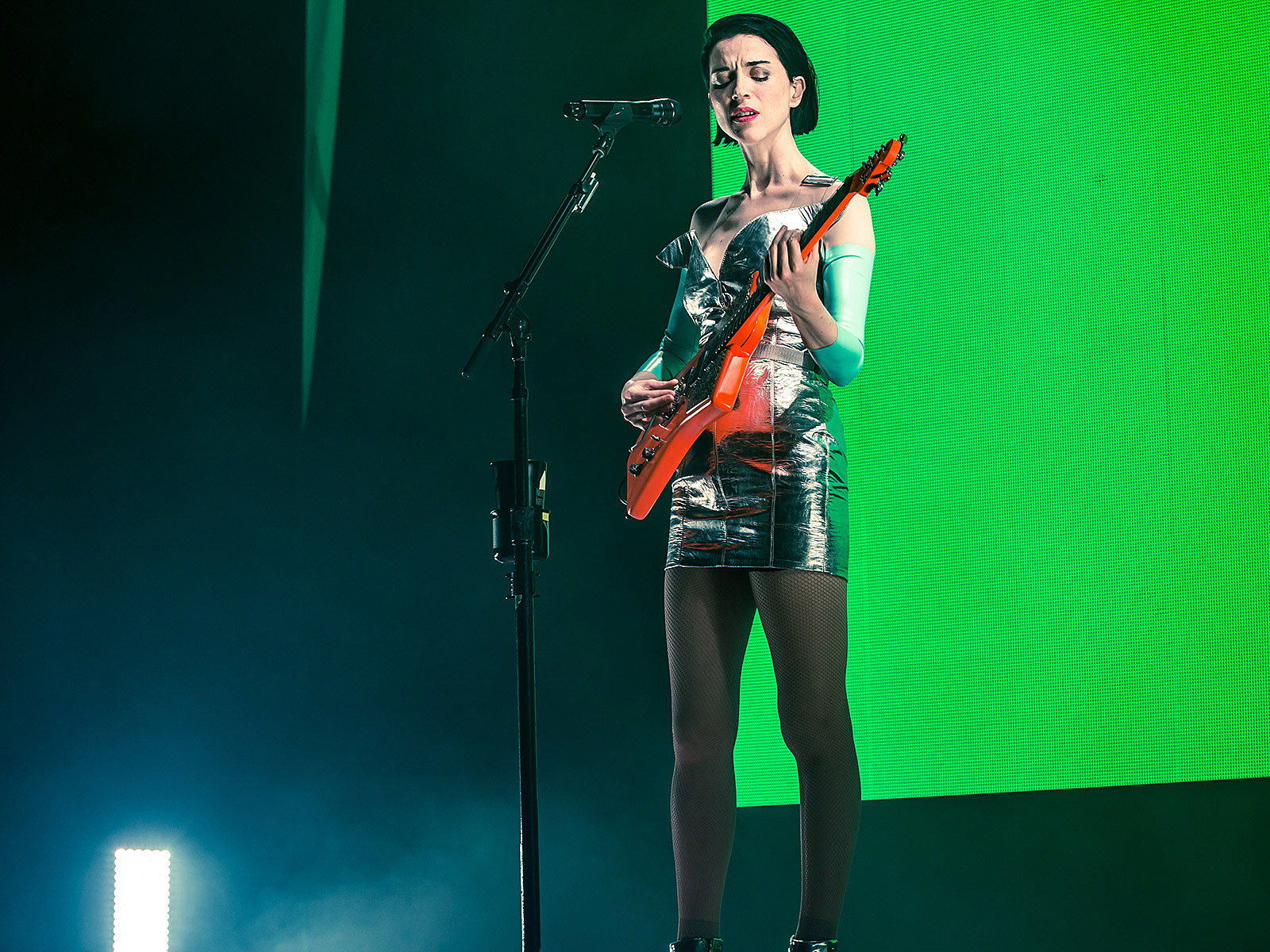St. Vincent's theatrical 'MASSEDUCTION' live show hit Kings Theatre ...