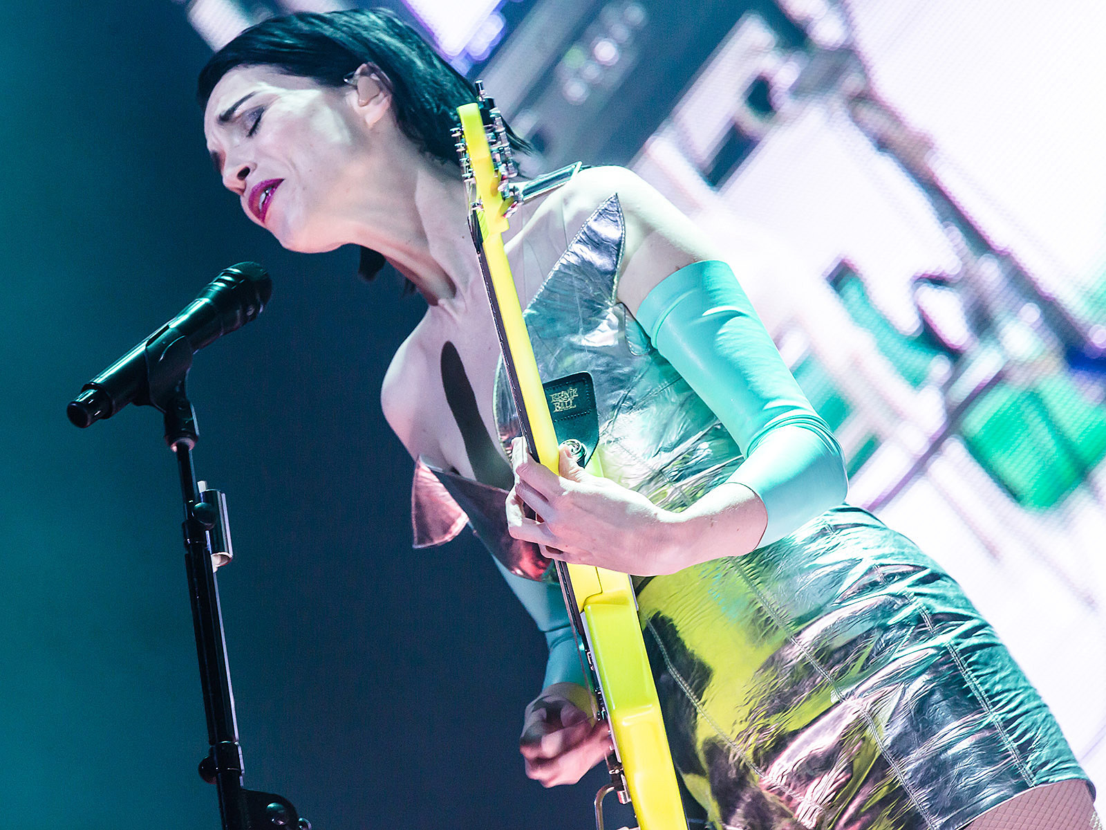 St. Vincent's theatrical 'MASSEDUCTION' live show hit Kings Theatre ...