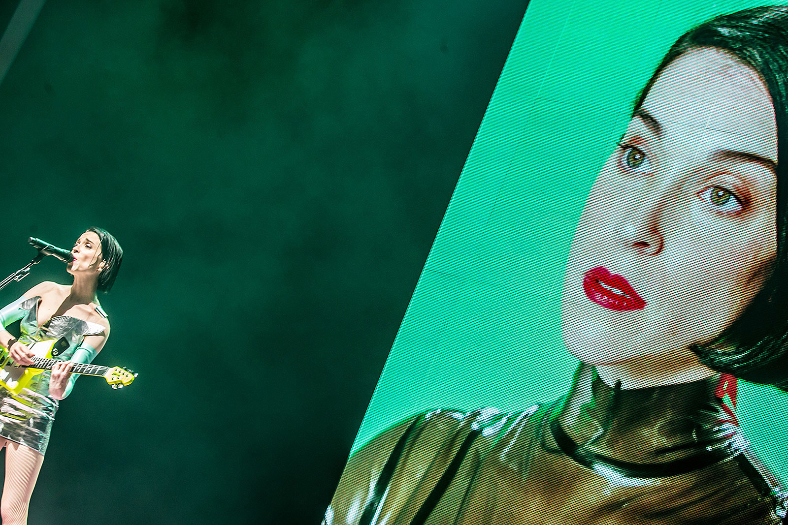 St. Vincent's theatrical 'MASSEDUCTION' live show hit Kings Theatre ...