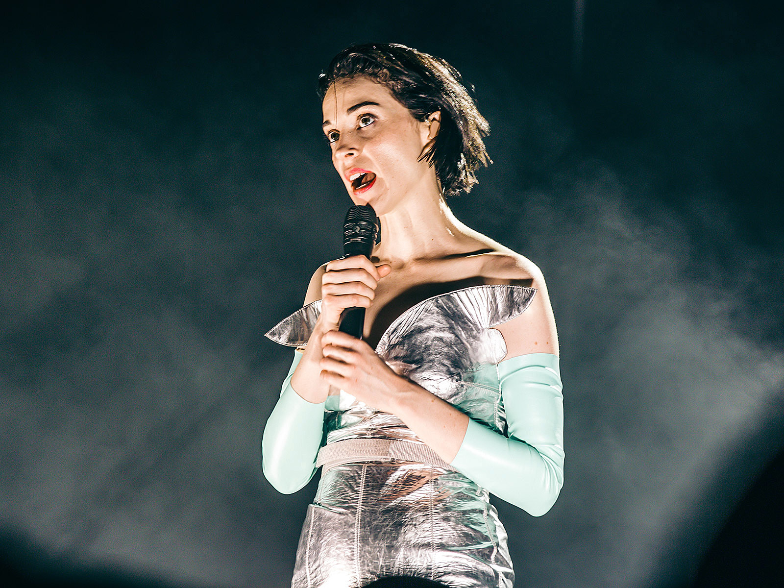 St. Vincent's theatrical 'MASSEDUCTION' live show hit Kings Theatre ...