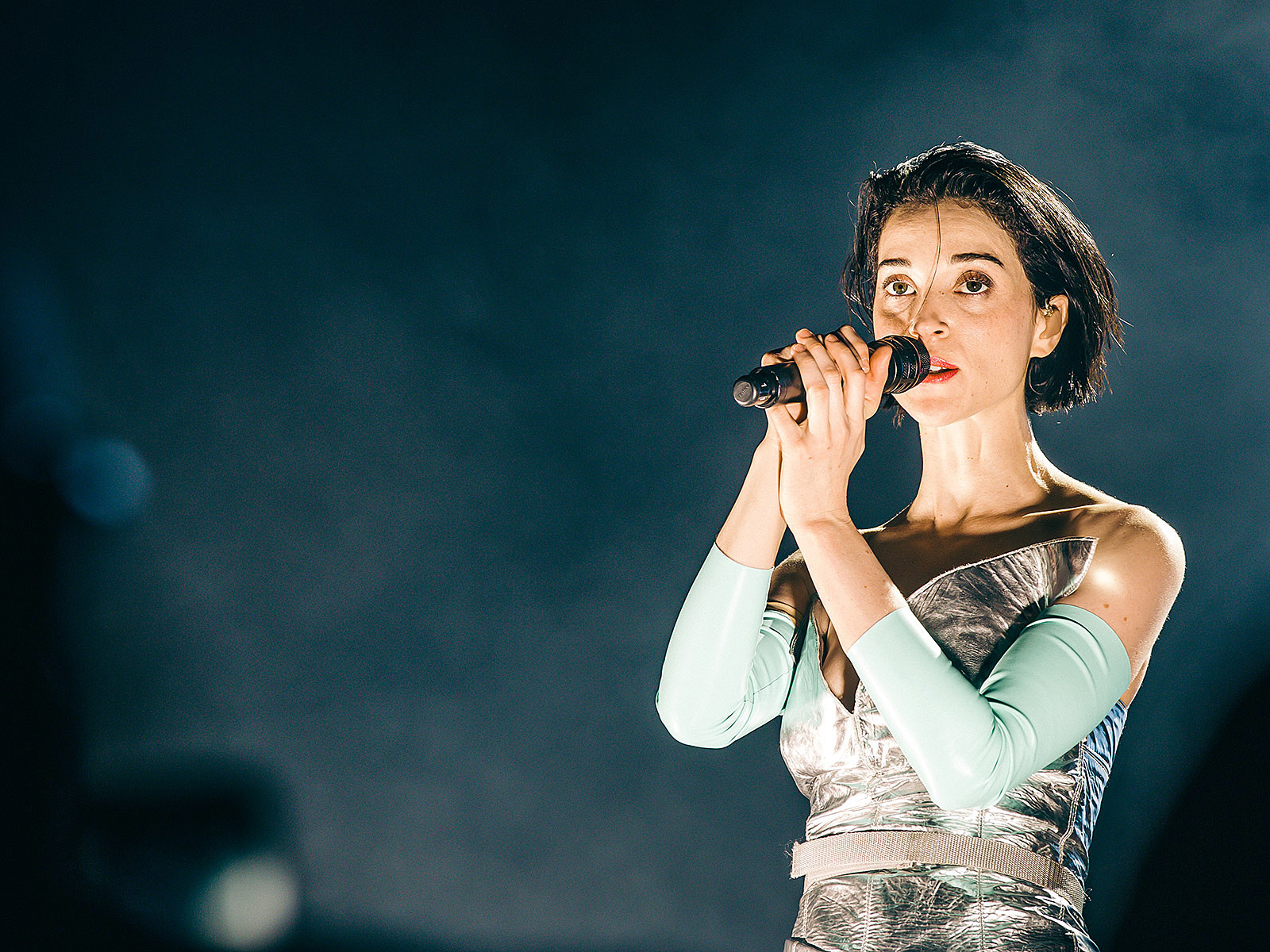 St. Vincent's theatrical 'MASSEDUCTION' live show hit Kings Theatre ...