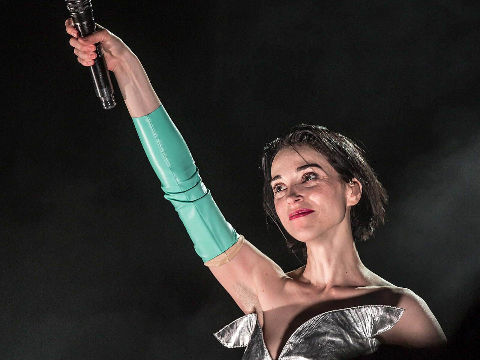 St. Vincent's theatrical 'MASSEDUCTION' live show hit Kings Theatre ...