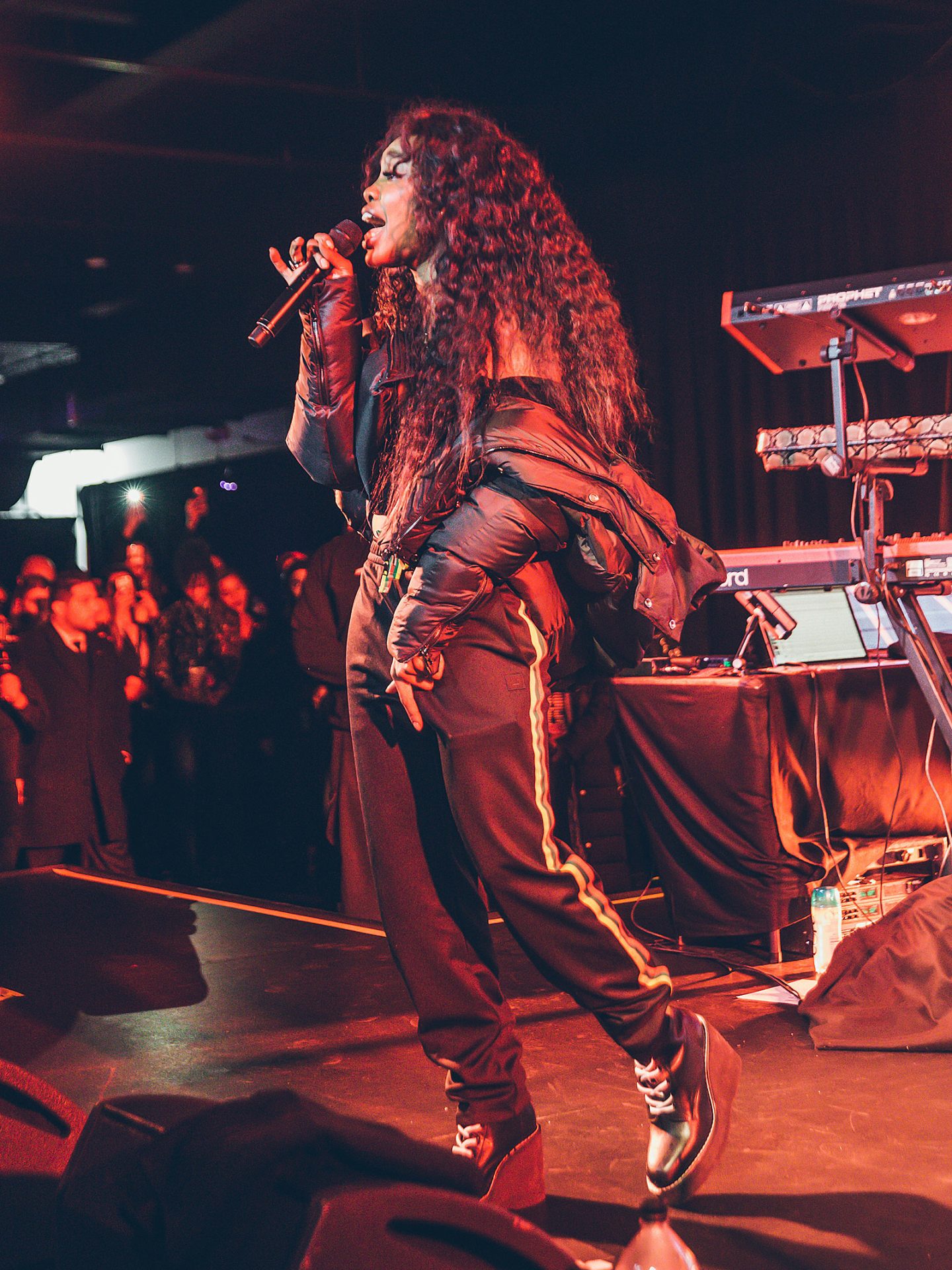 SZA played a pre-Grammys show at Mastercard House (pics)