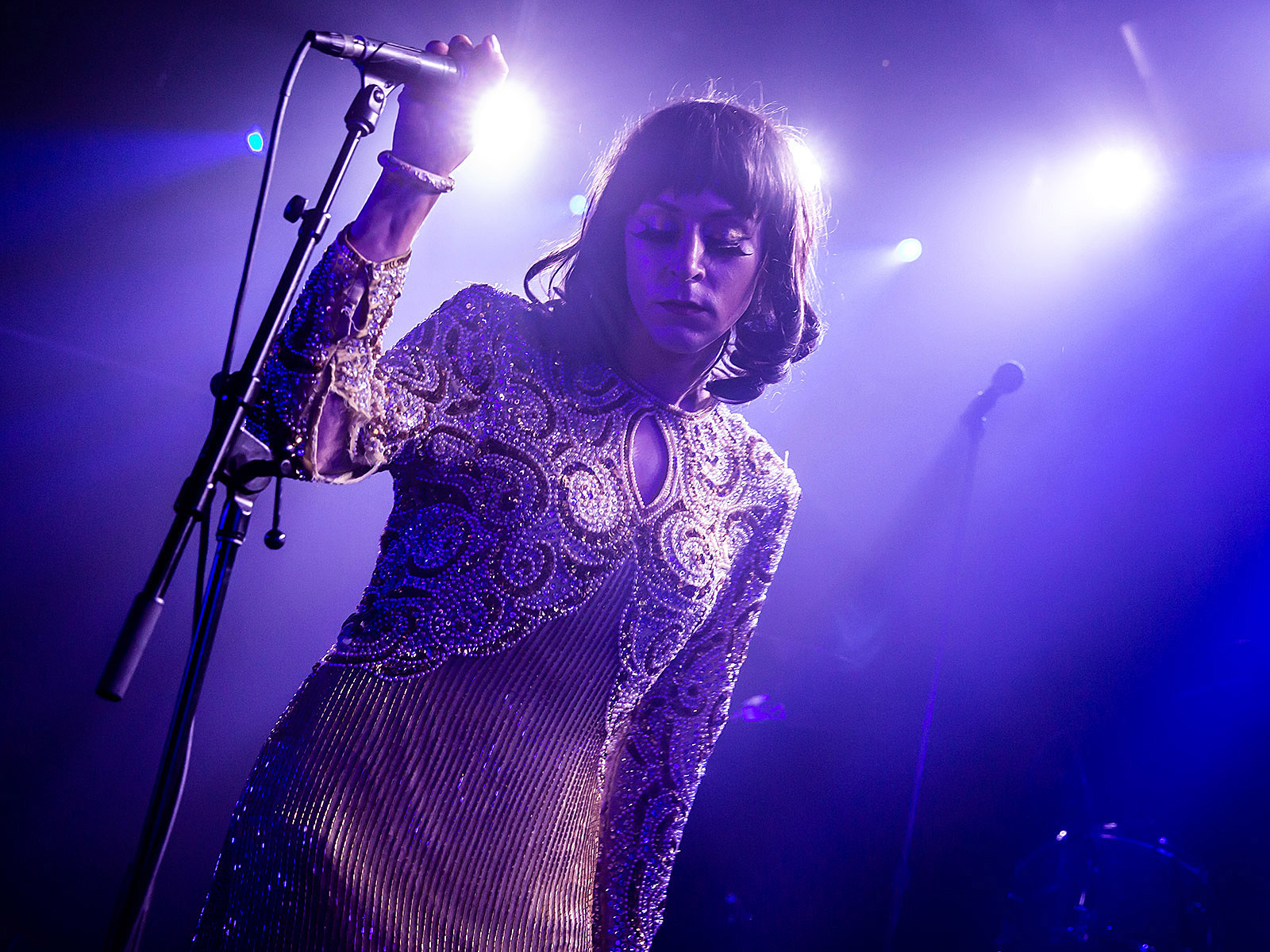 Cindy Lee cancels remainder of tour