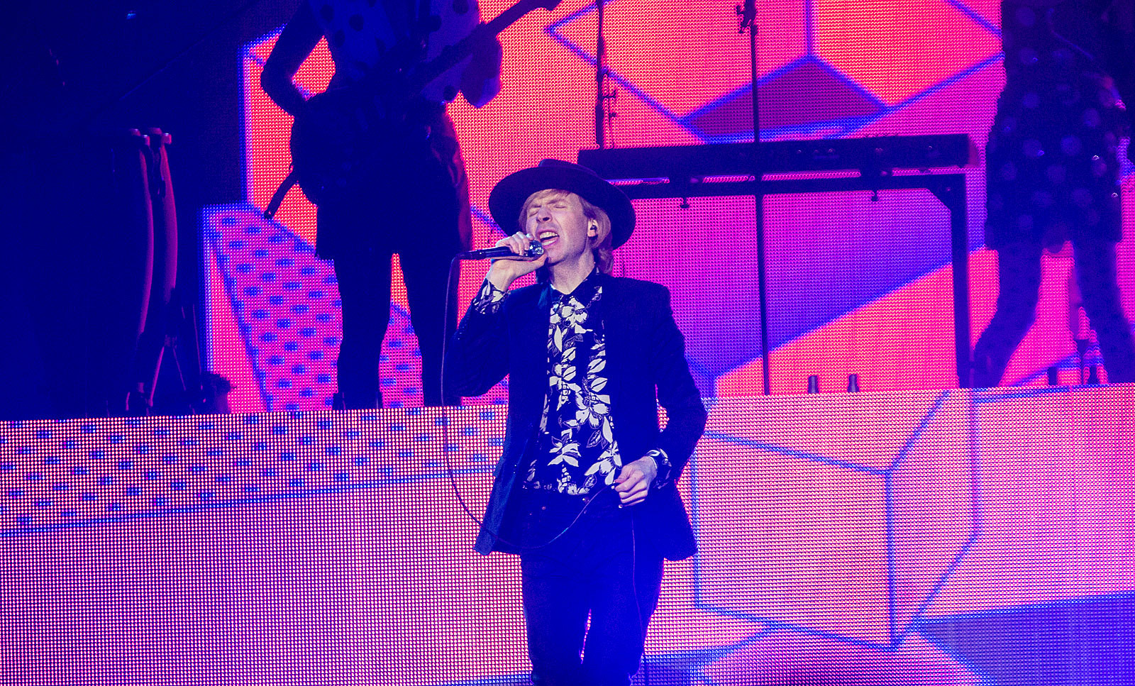 Beck brought out Spoon's Britt Daniel and Jenny Lewis at MSG show ...