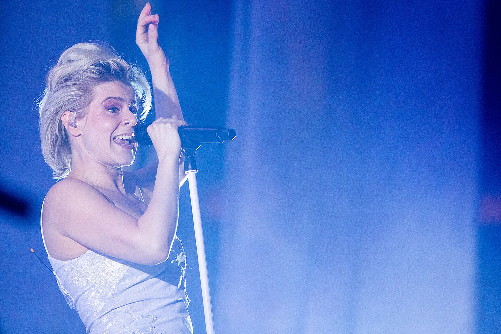 Robyn destroyed MSG (pics, video, setlist)