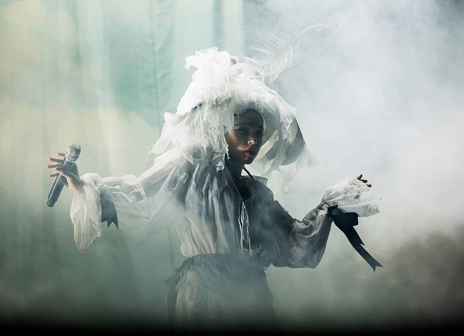 FKA twigs played Park Avenue Armory, brought out A$AP Rocky (pics, video)