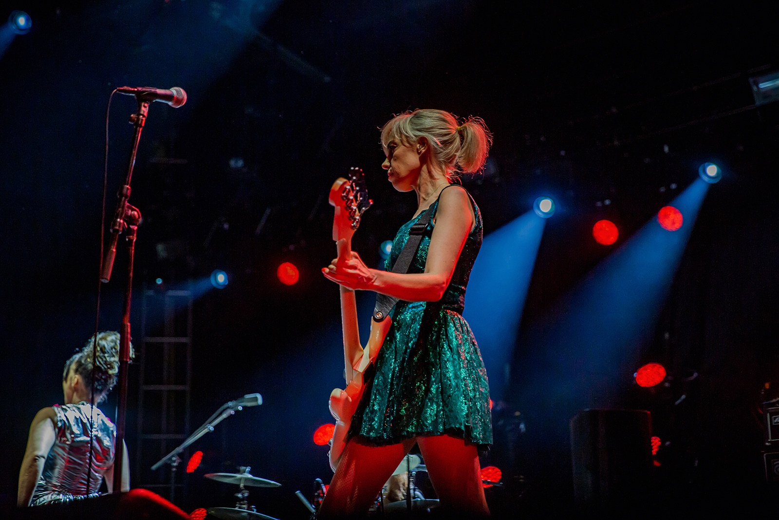 Bikini Kill headlined Riot Fest with their first Chicago show in 20 ...