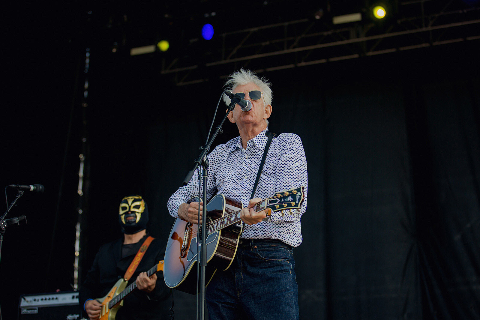 Nick Lowe & Los Straitjackets announce fall tour dates