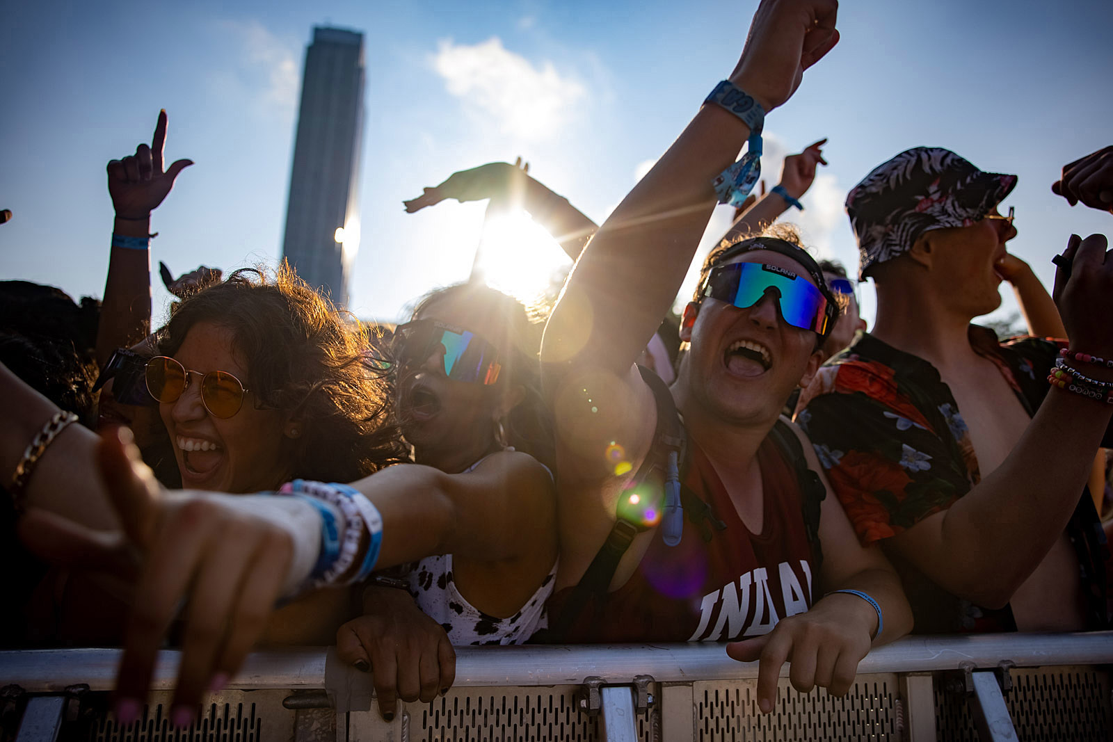 Lollapalooza 2021 Thursday pics & video (Miley Cyrus, Jimmy Eat World ...